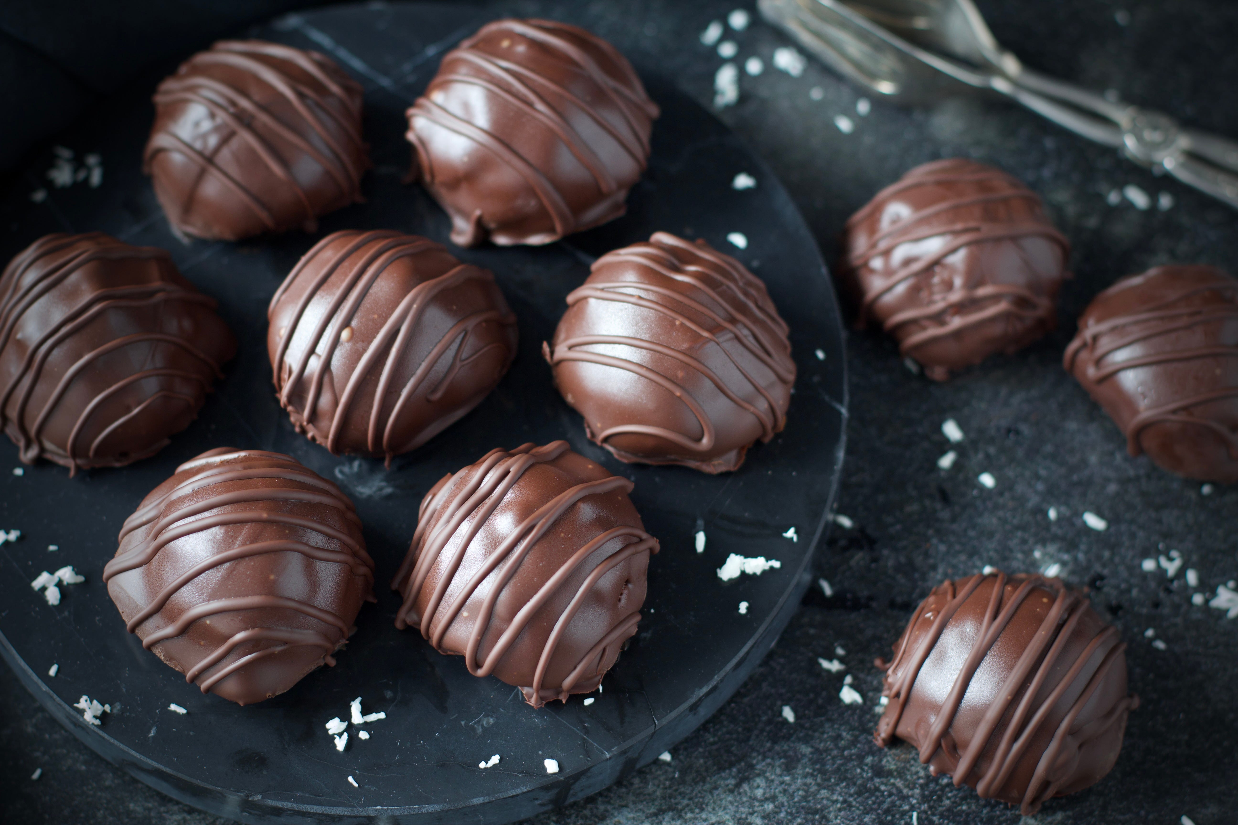 Chokladdoppade banan- & kokosbollar | CakeByMary | Allt om Mat