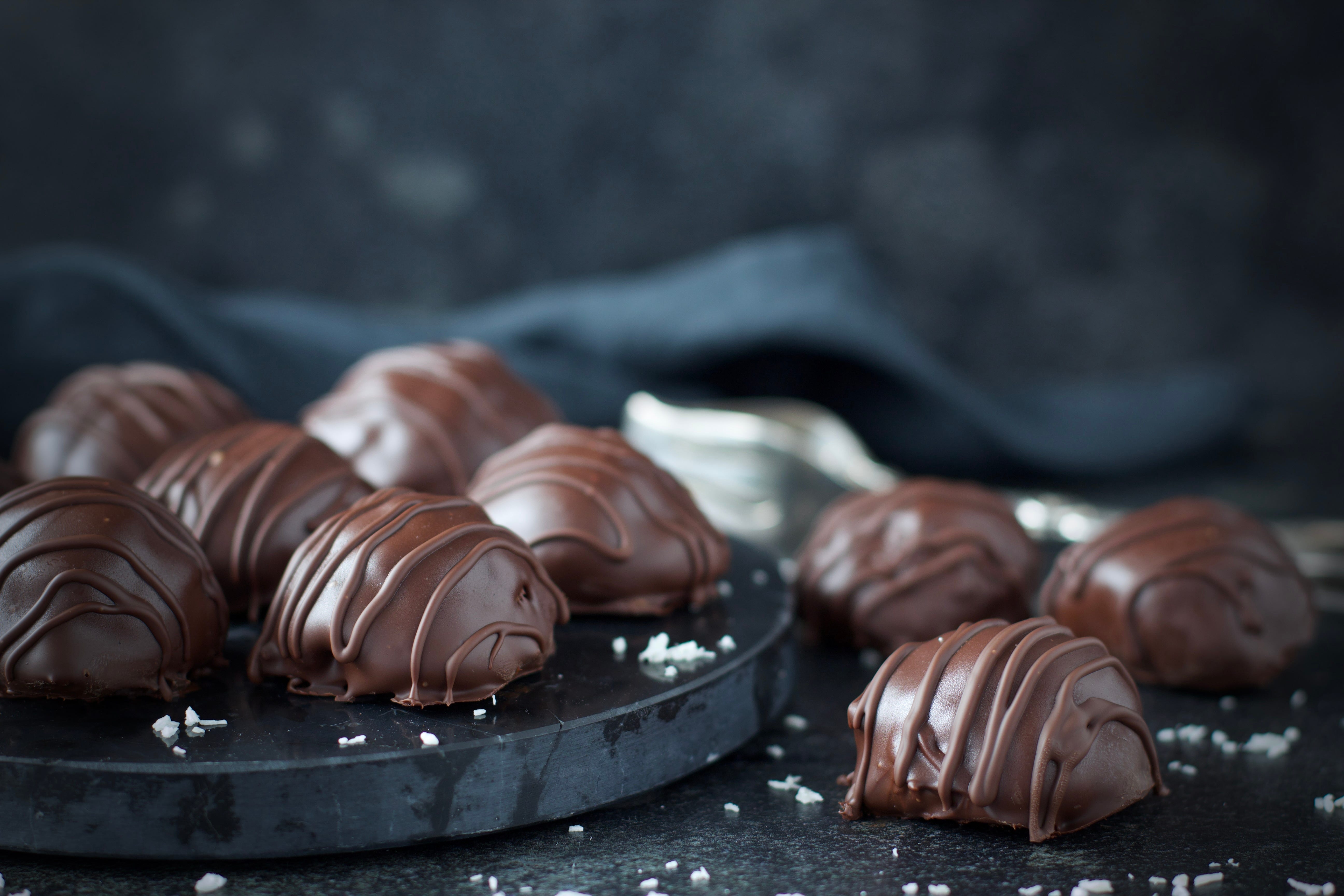 Chokladdoppade banan- & kokosbollar | CakeByMary | Allt om Mat