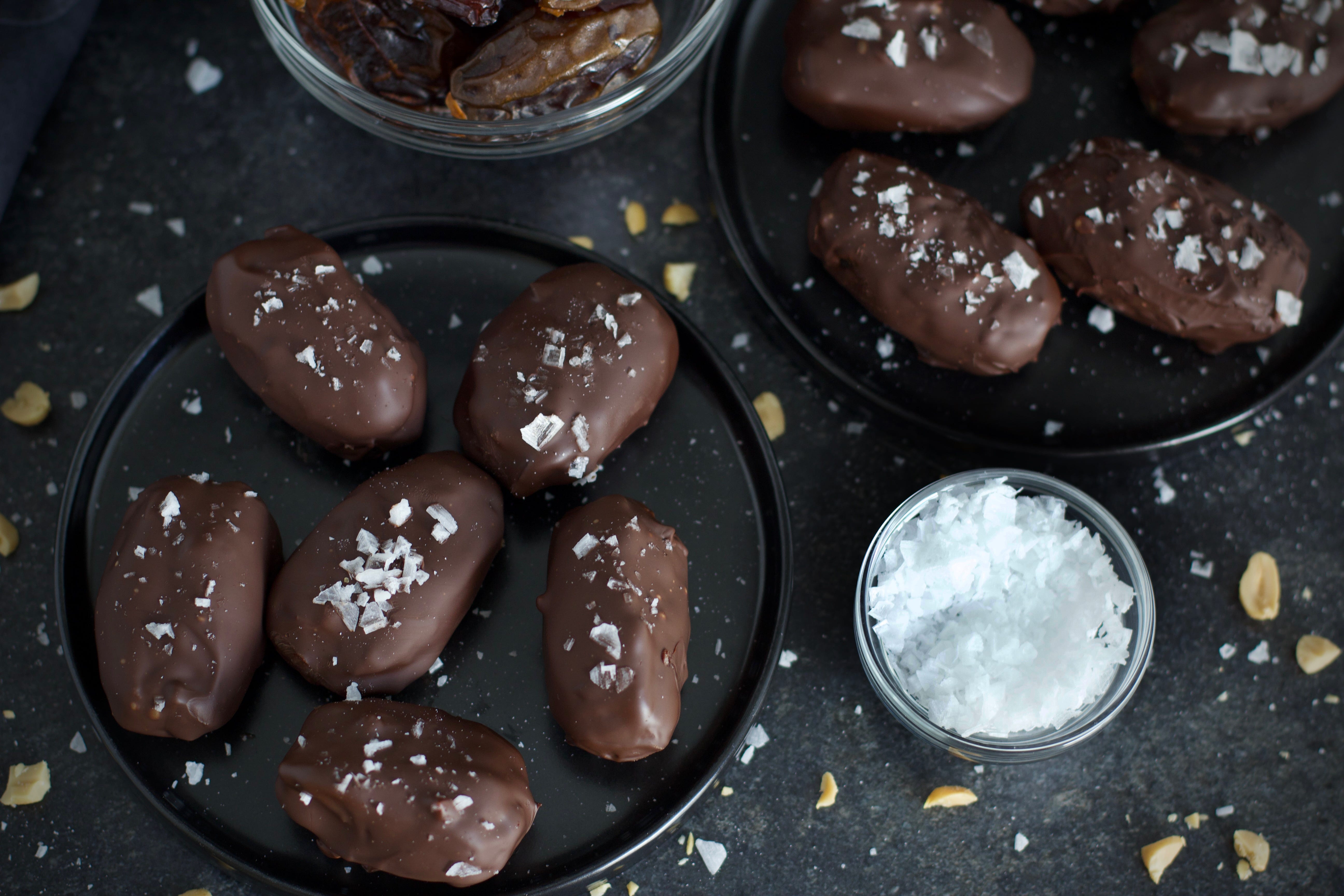 Dadlar med jordnötssmör & choklad | CakeByMary | Allt om Mat
