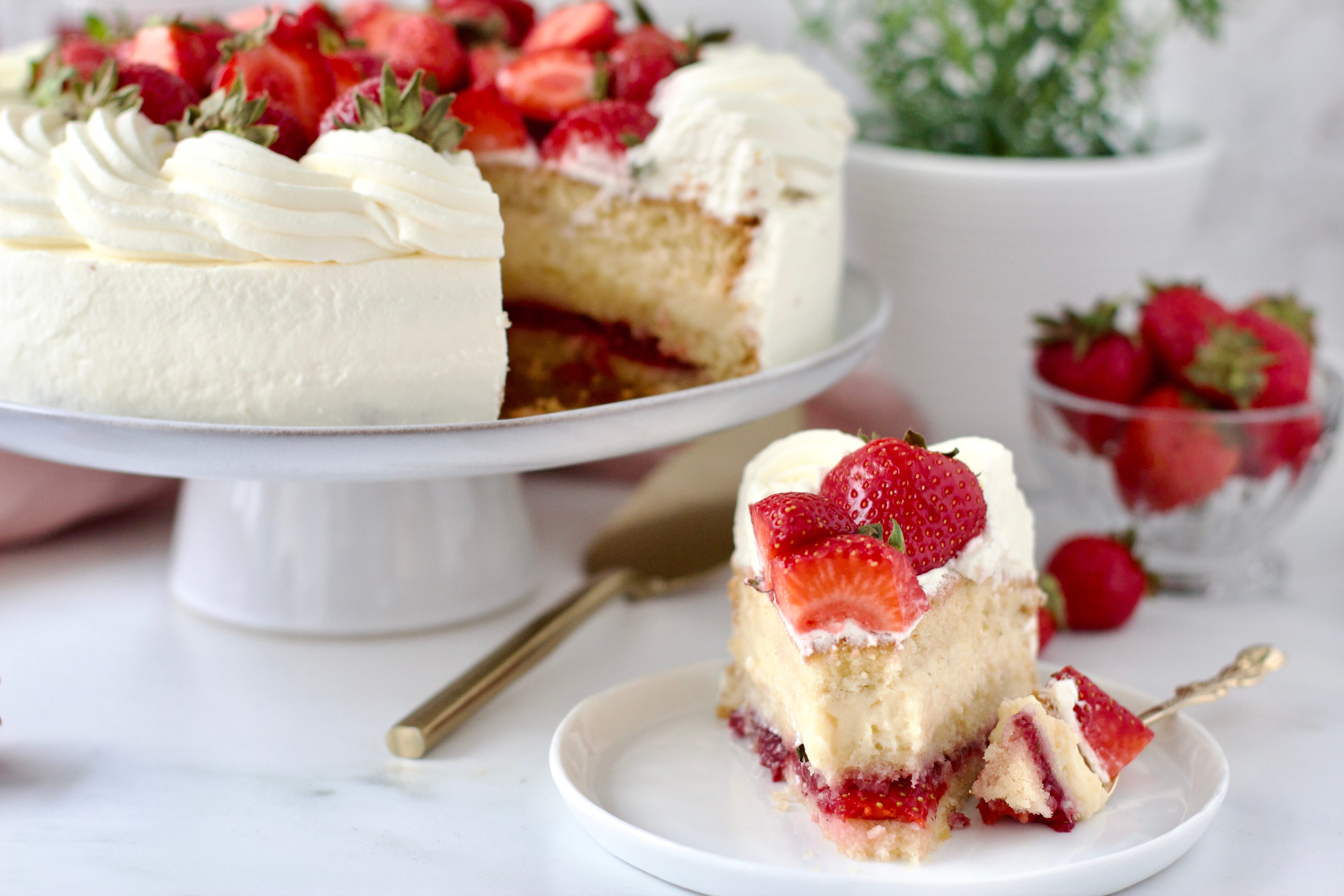 Klassisk jordgubbstårta med vaniljkräm | CakeByMary | Allt om Mat