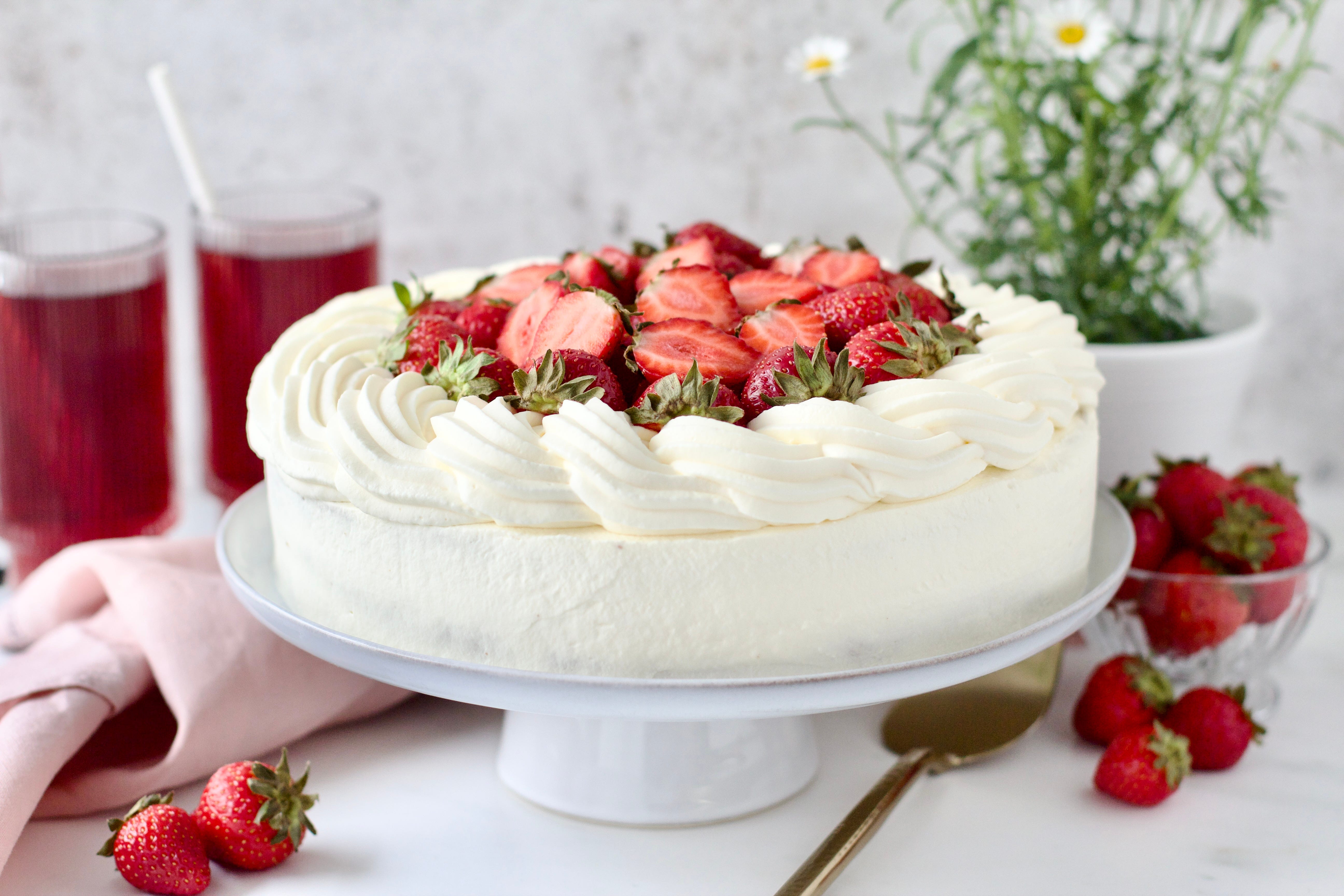Klassisk jordgubbstårta med vaniljkräm | CakeByMary | Allt om Mat