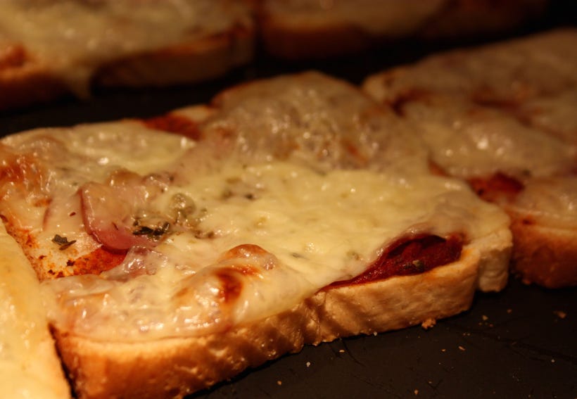 Varma mackor med pizzasmak | Madame Edith | Allt om Mat