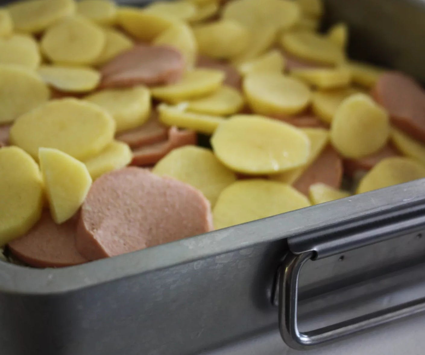 Vitkålsgratäng med korv | Madame Edith | Allt om Mat