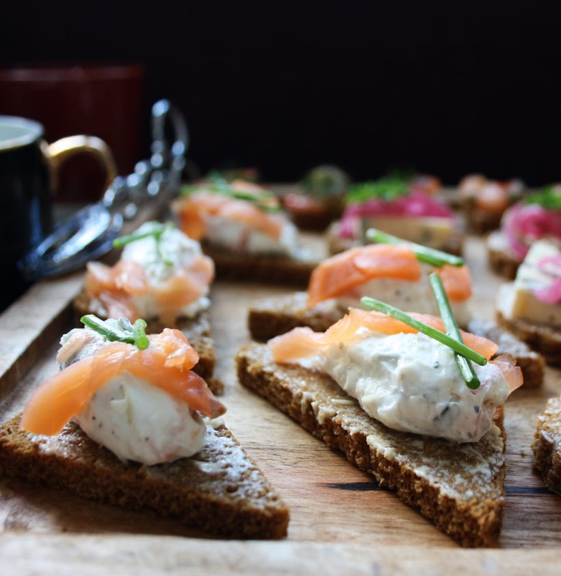 Goda snittar med lax som tilltugg... | Madame Edith | Allt om Mat