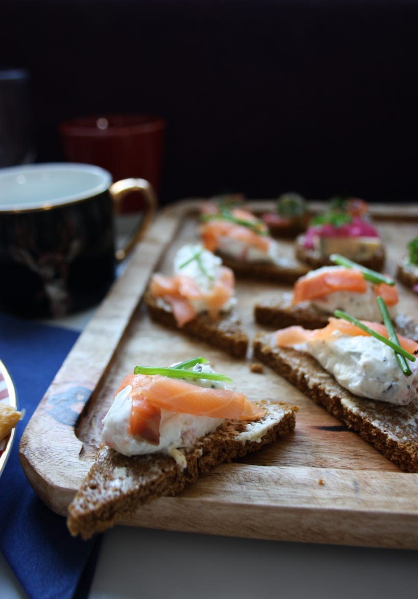 Goda snittar med lax som tilltugg... | Madame Edith | Allt om Mat