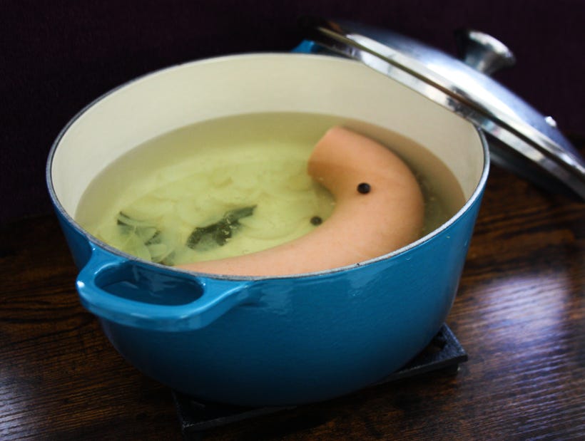 Kokt falukorv med pepparrotssås | Madame Edith | Allt om Mat