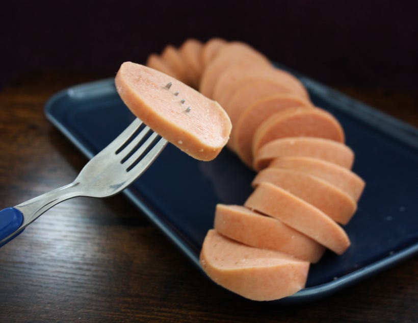 Kokt falukorv med pepparrotssås | Madame Edith | Allt om Mat