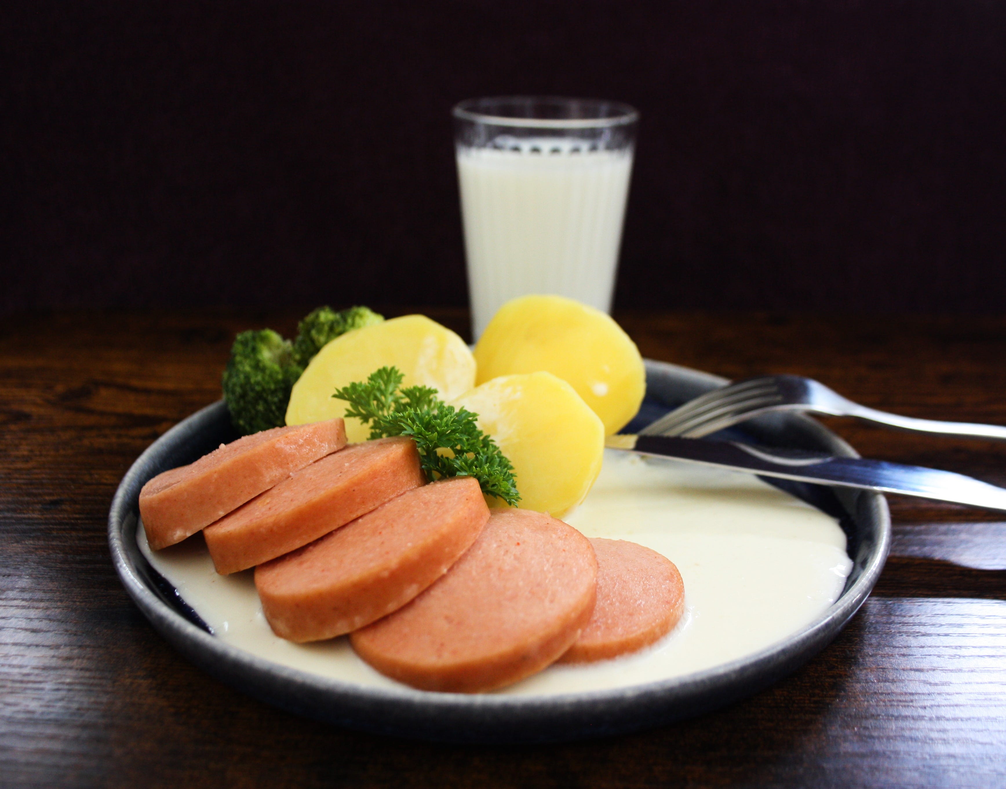 Kokt falukorv med pepparrotssås | Madame Edith | Allt om Mat