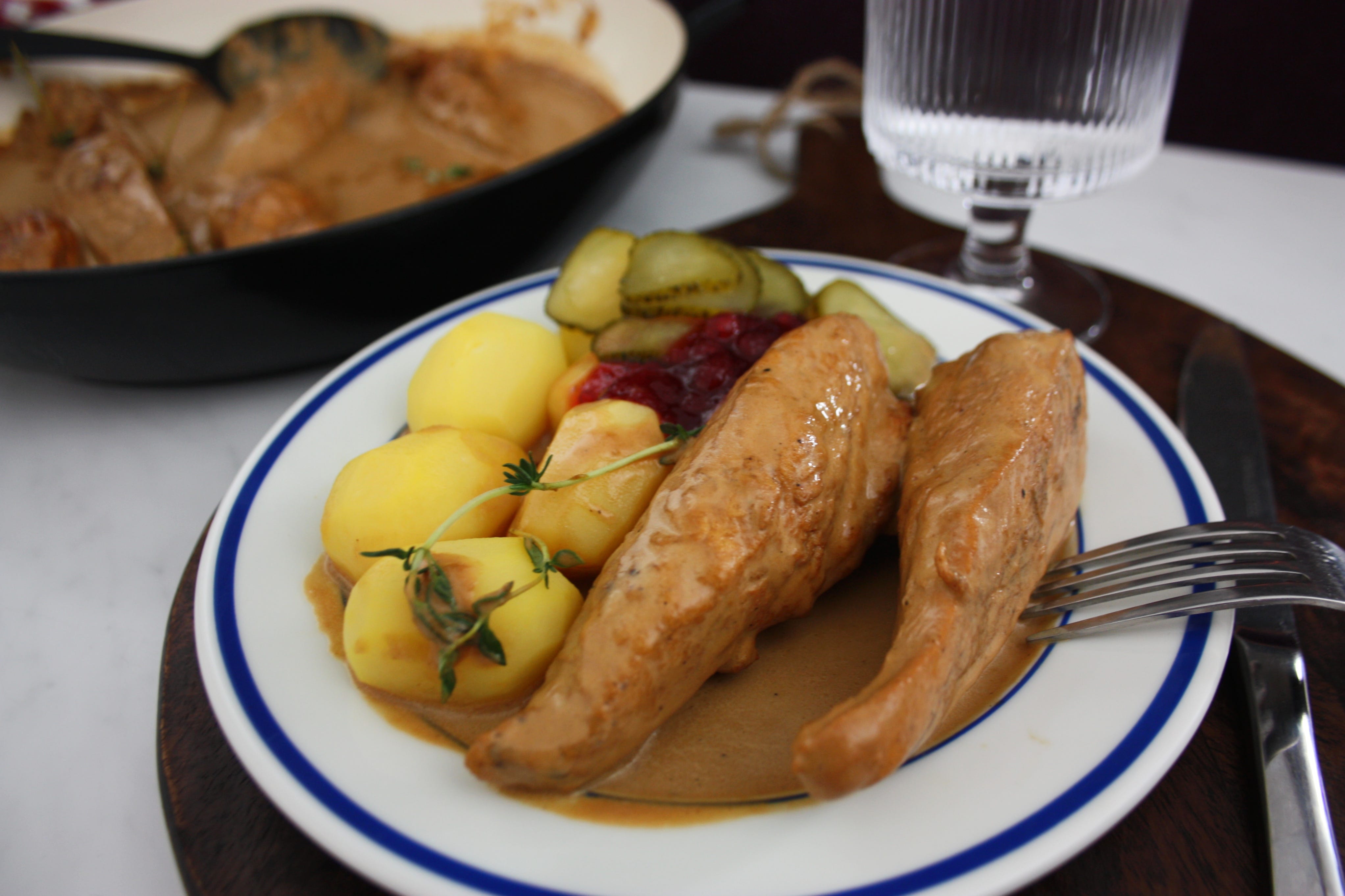 Kyckling i gräddsås – Snabbt recept | Madame Edith | Allt om Mat