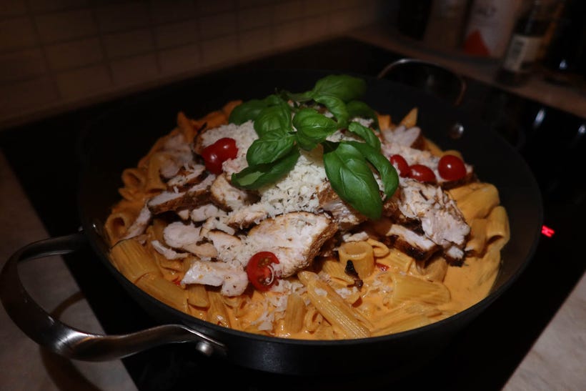 Pasta i krämig tomatsås med kyckling – e... | MATPLATSEN | Amelia