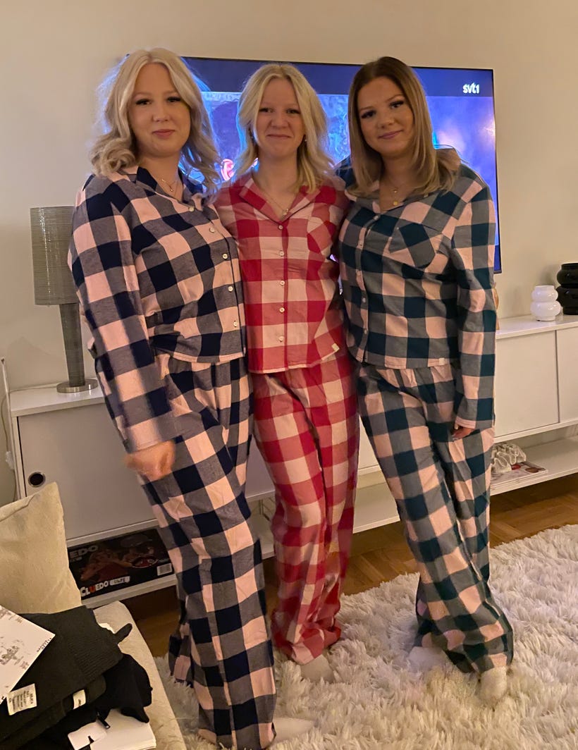 Jul 2022 | Monas Universum | Amelia