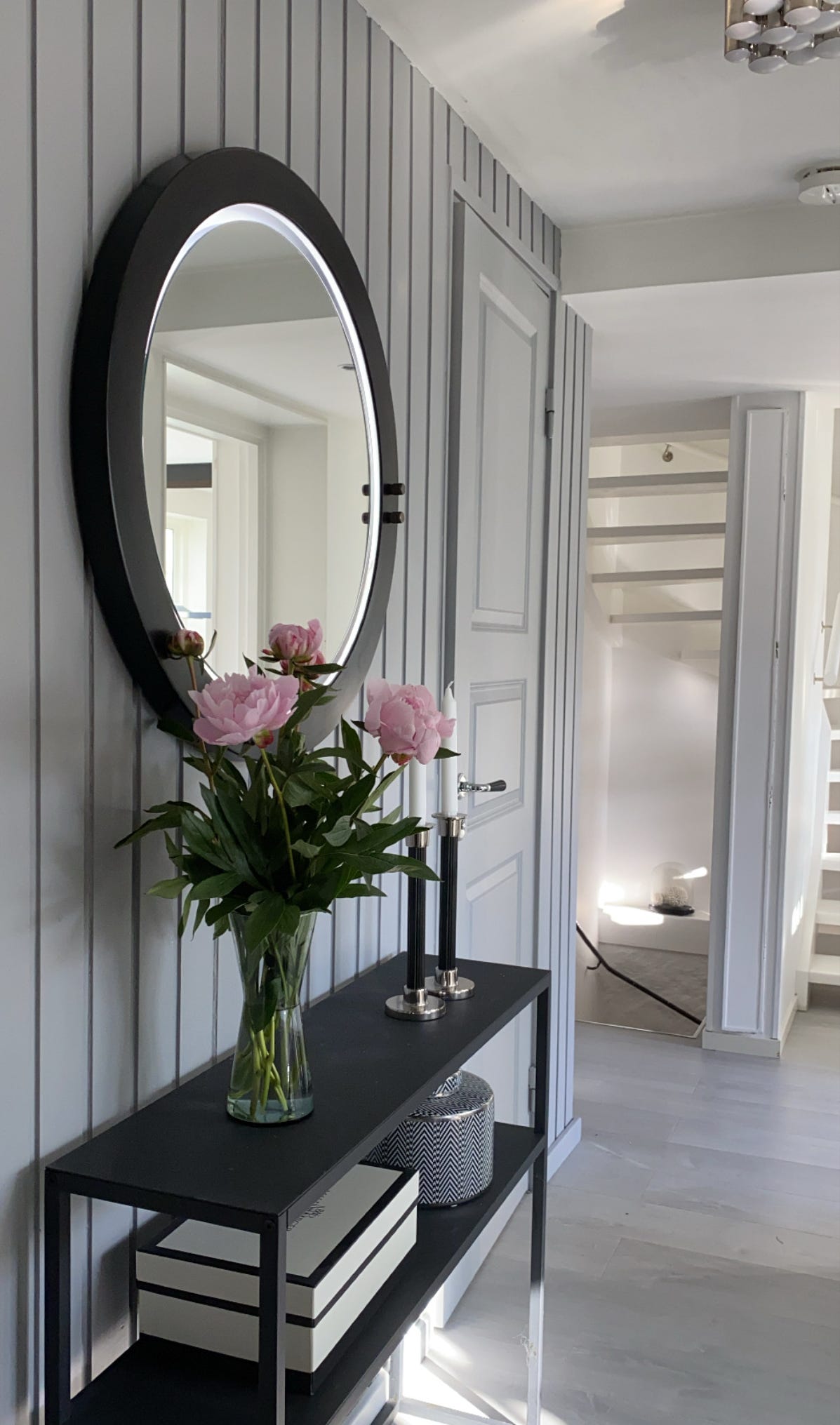 spegel i hall och.inspirerande affärs... | Simplicity | Sköna Hem
