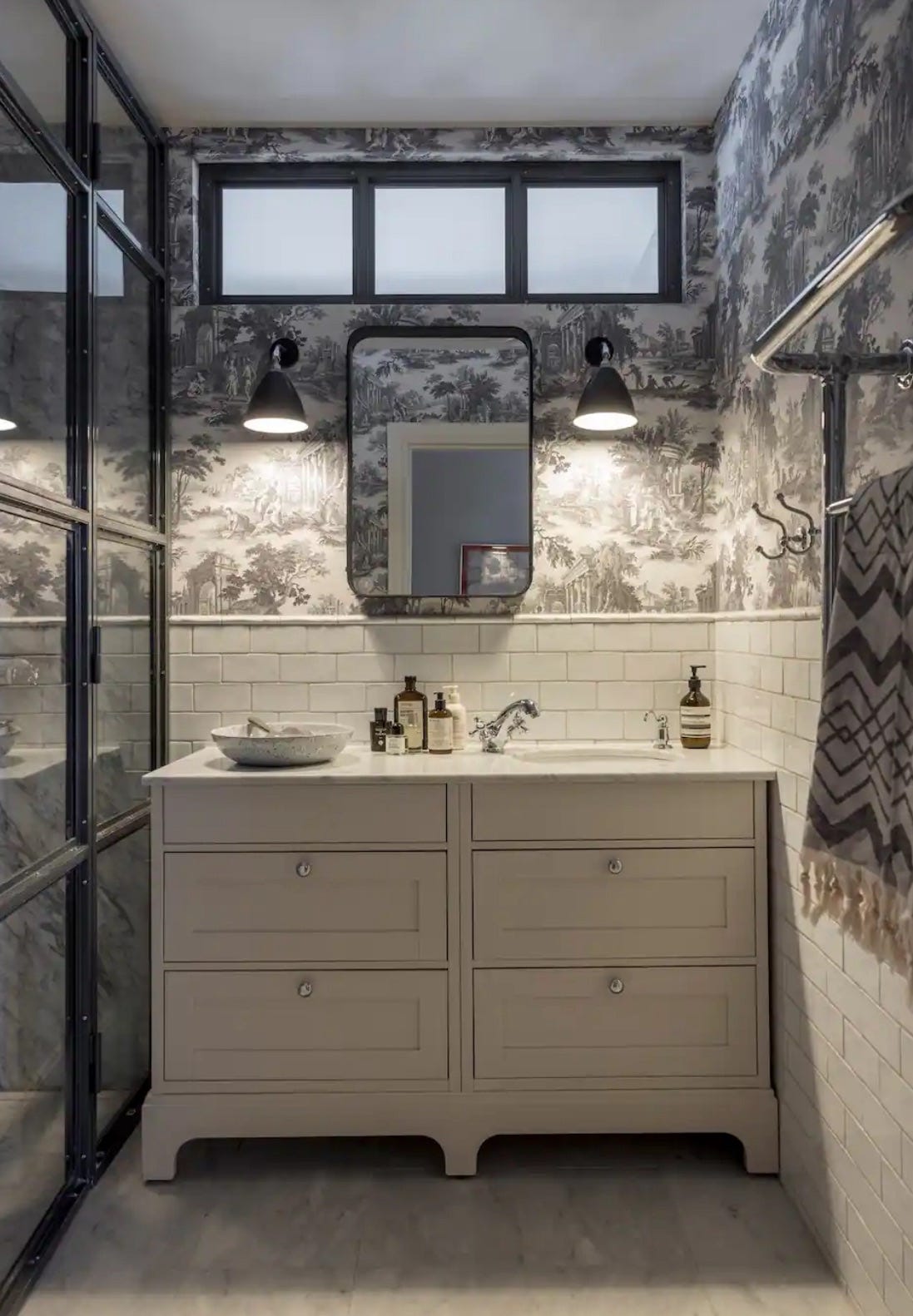 Inspiration badrum – addera en tapet | Simplicity | Sköna Hem