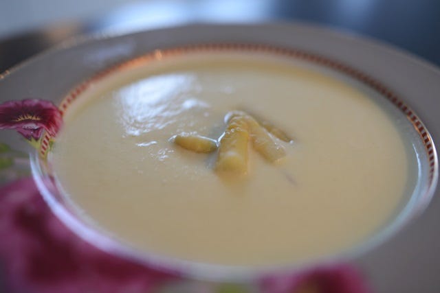 Krämig soppa på vit sparris | MATPLATSEN | Amelia