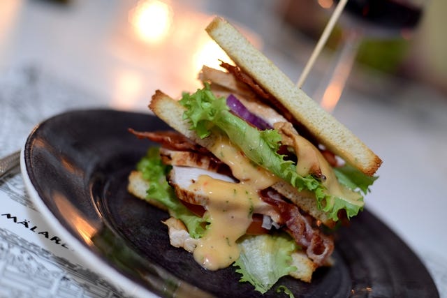 CLUB SANDWICH – med sweet chili | MATPLATSEN | Amelia