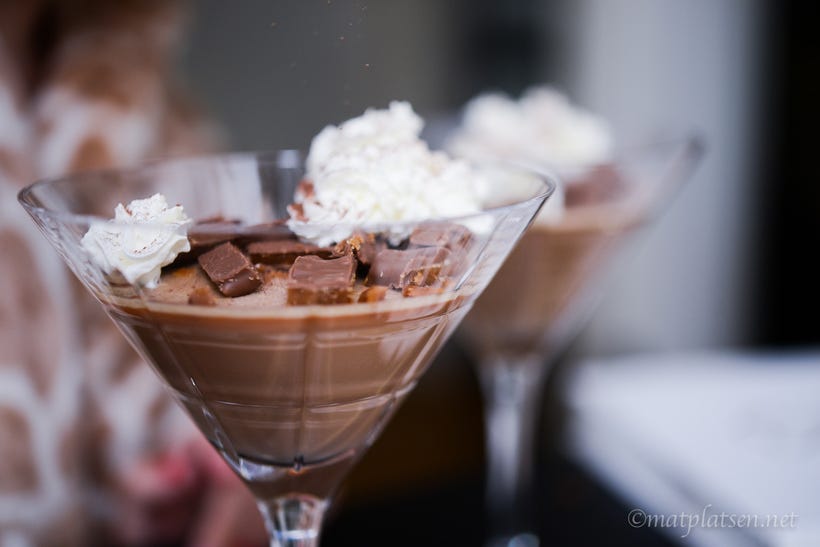 Roy Fares mjölkchokladpannacotta med dai... | MATPLATSEN | Amelia