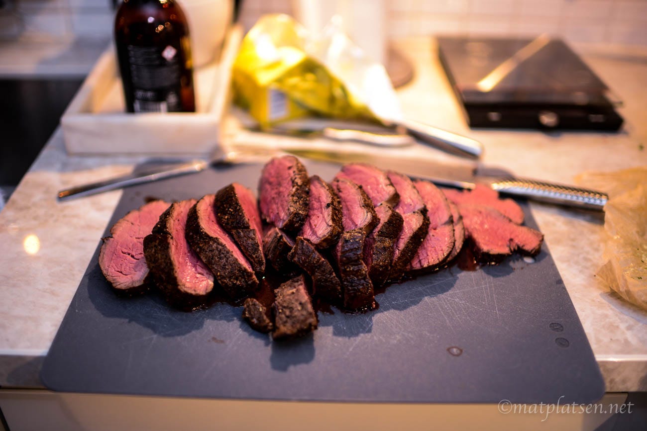 Helstekt oxfilé med pepparsås | MATPLATSEN | Amelia