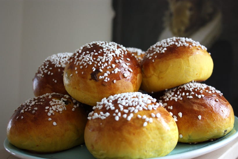 Runda saffransbullar med russin | Madame Edith | Allt om Mat