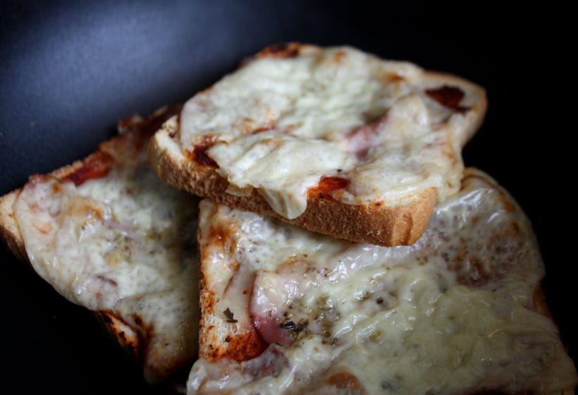 Varma mackor med pizzasmak | Madame Edith | Allt om Mat