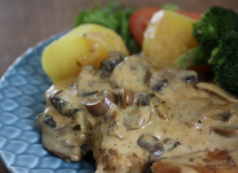 Fläskkotletter med champinjonsås | Madame Edith | Allt om Mat